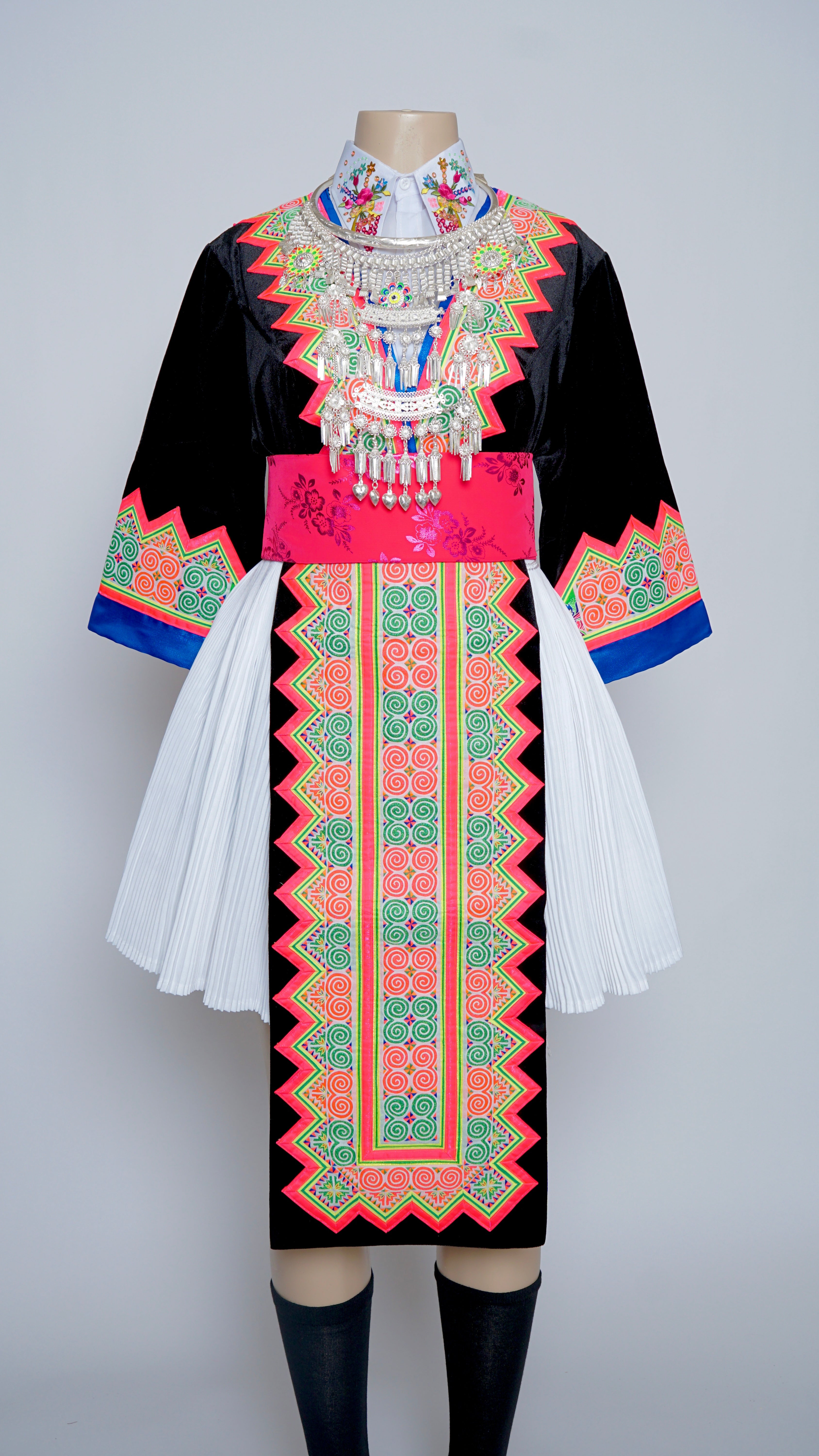 Pajntaub Mos Outfits – Hmong Custom Clothes